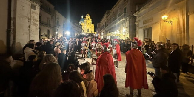 La Via Crucis vivente a Ragusa Ibla, ricostruzione dei momenti più ...